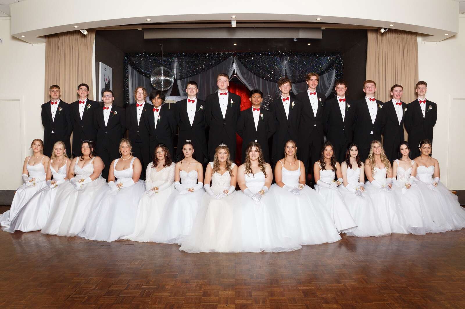 Belles, boys enjoy deb ball | Riverine Herald