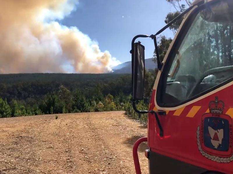Tas helicopter firefighter a 'great mate' | Country News