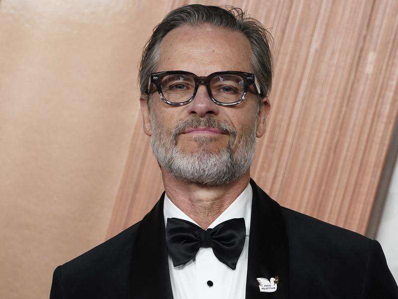 Guy Pearce all dressed up but without a voice at Oscars | Shepparton News