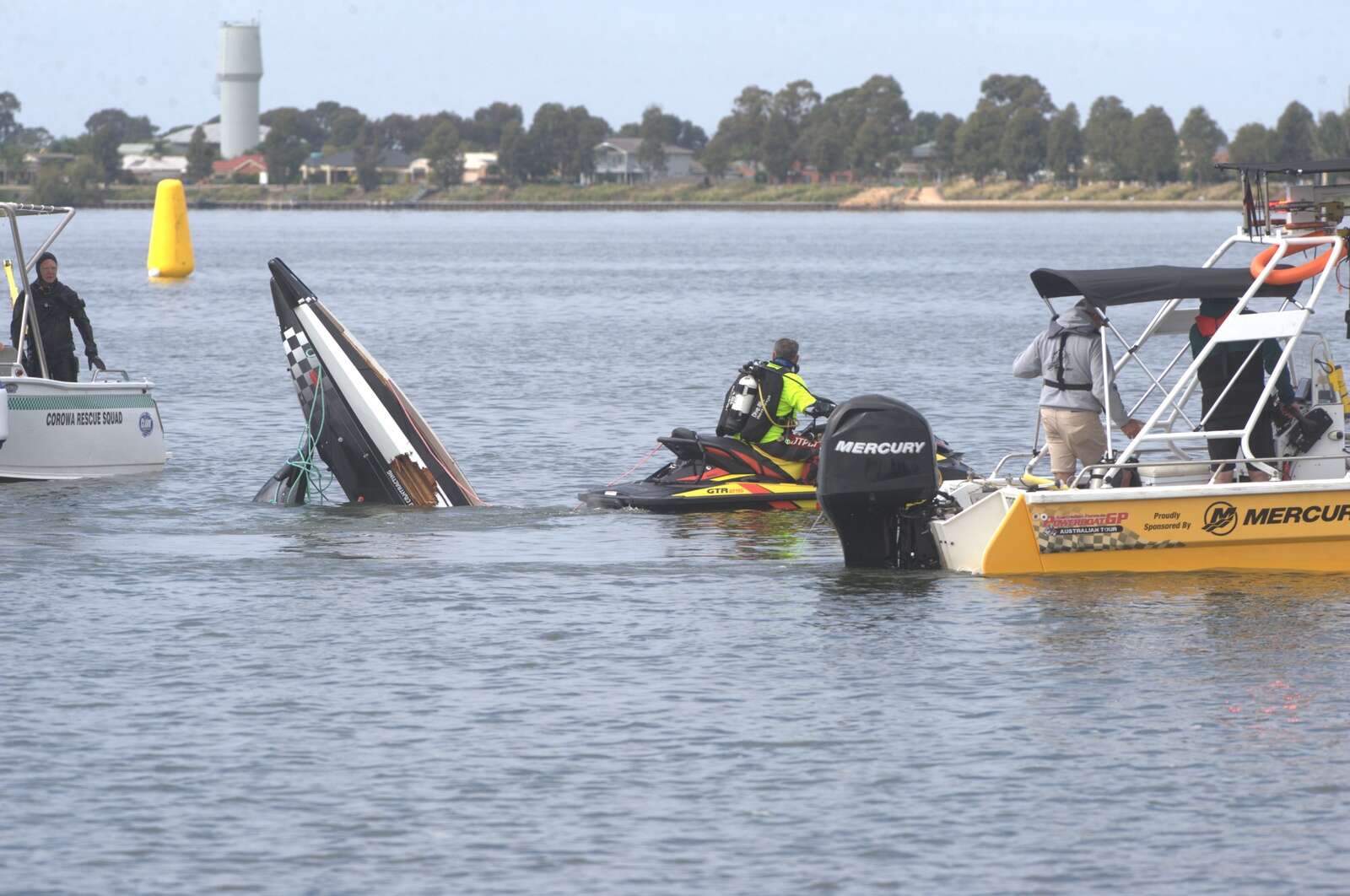 Dramatic crash shakes powerboat race | Yarrawonga Chronicle