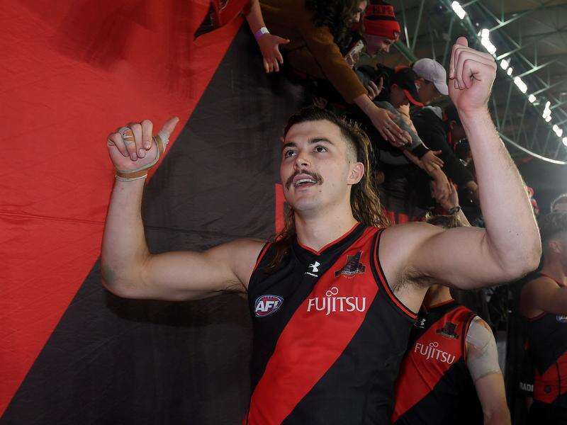 Bombers AFL ruckman Sam Draper re-signs | Country News