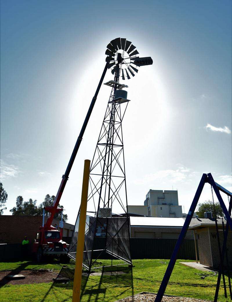 Rochester windmill returns to Rotary Park | Campaspe News