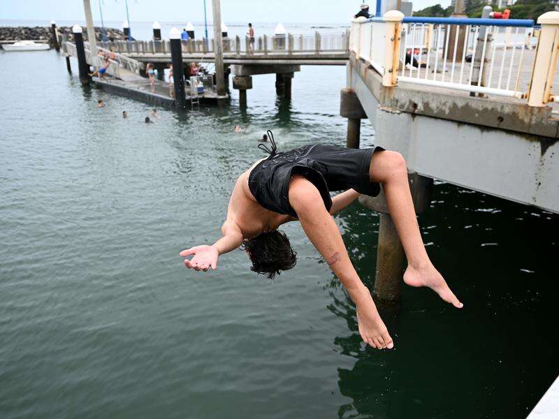 Heatwave sends temps soaring in the Sunshine State | Country News