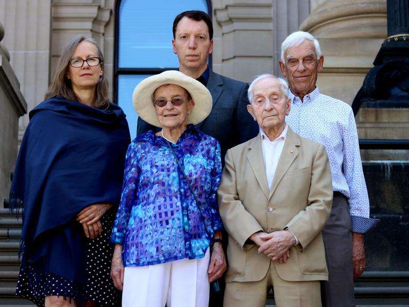 Holocaust survivors call for salute ban | Kyabram Free Press