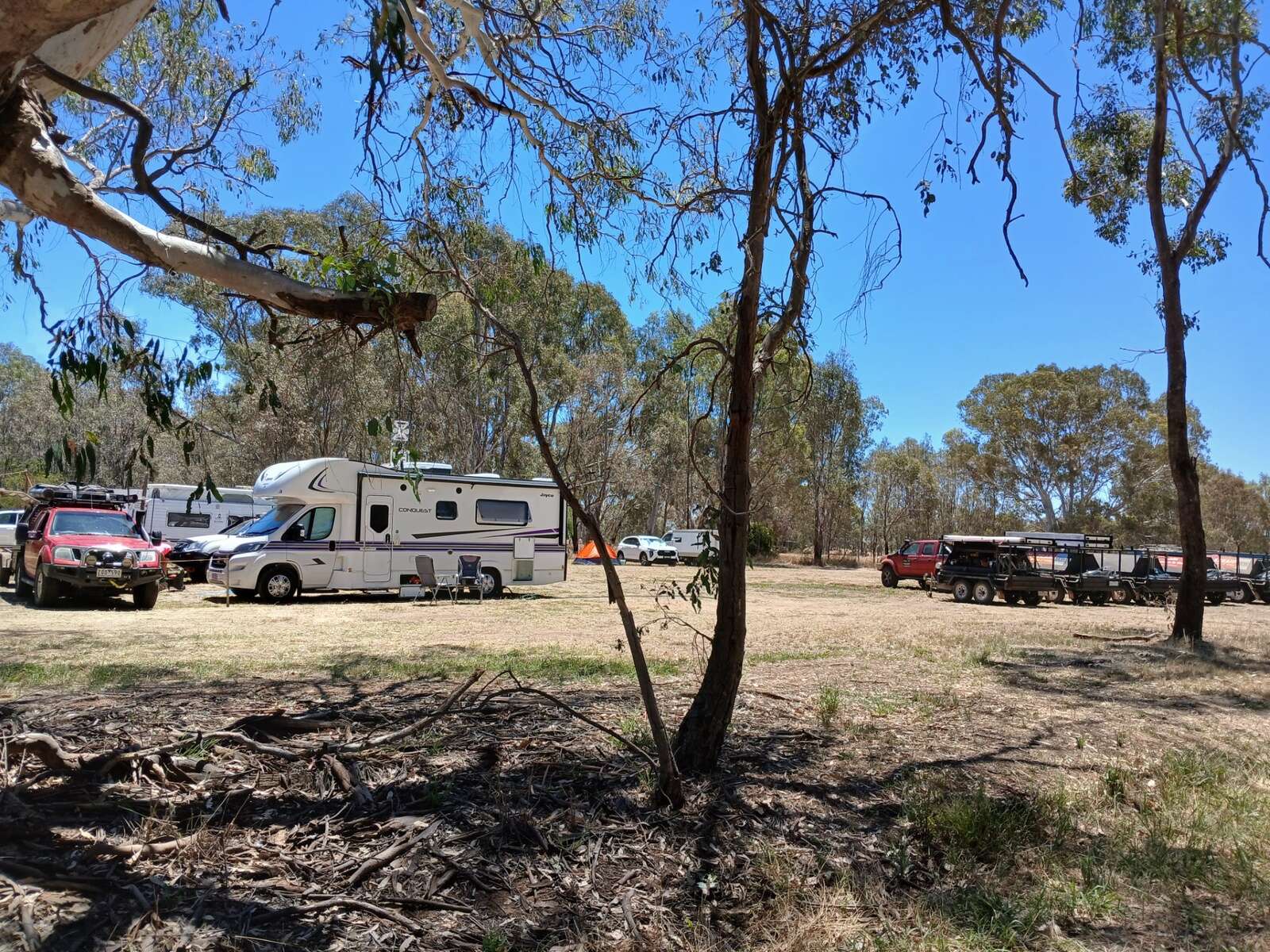 Blaze Aid volunteers support Goomalibee farmers after devastating fire ...