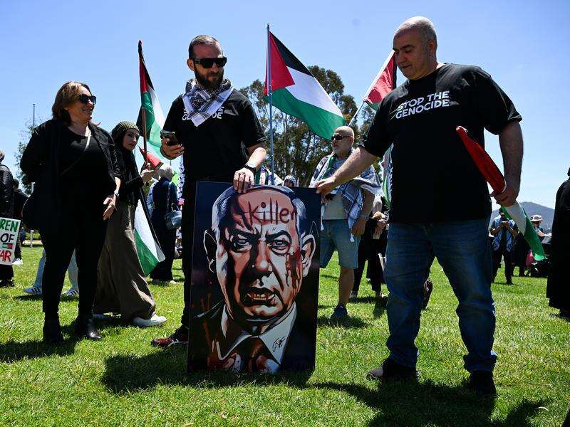 Jews and Muslims should feel safe: Jewish MPs | Country News