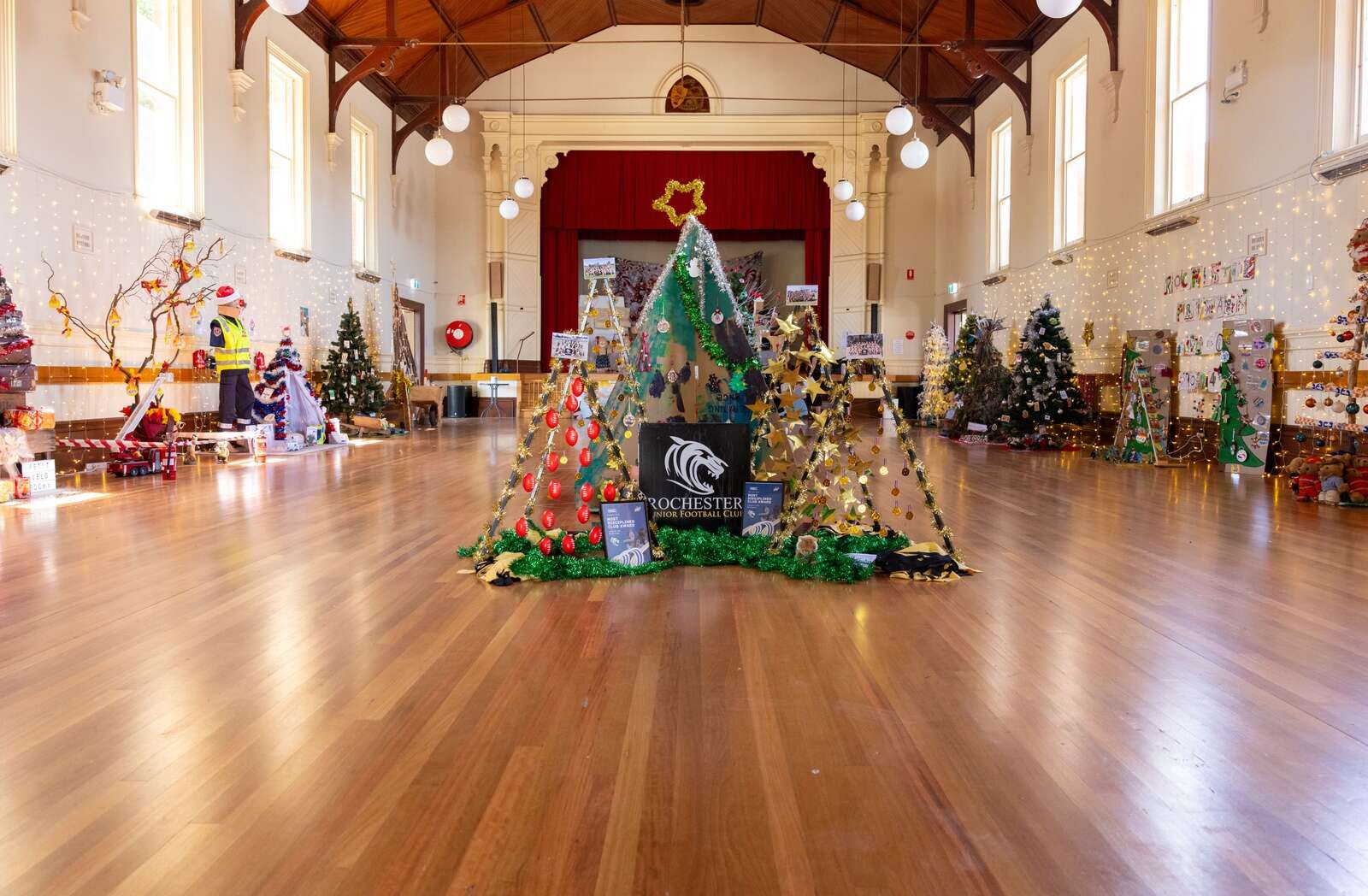 Vote for your favourite Christmas Tree | Campaspe News