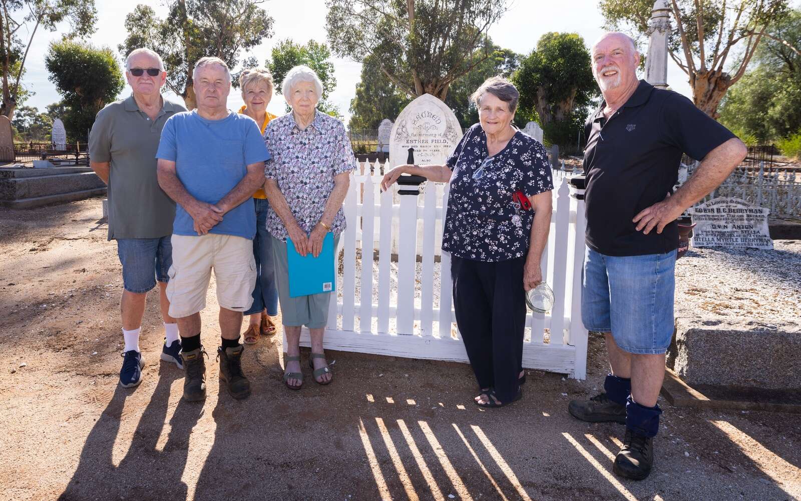 Moama Cemetery volunteers work wonders | Riverine Herald