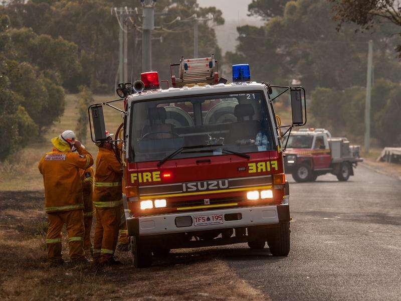 Campers flee tourist hotspot as bushfire sparks alerts | Shepparton News