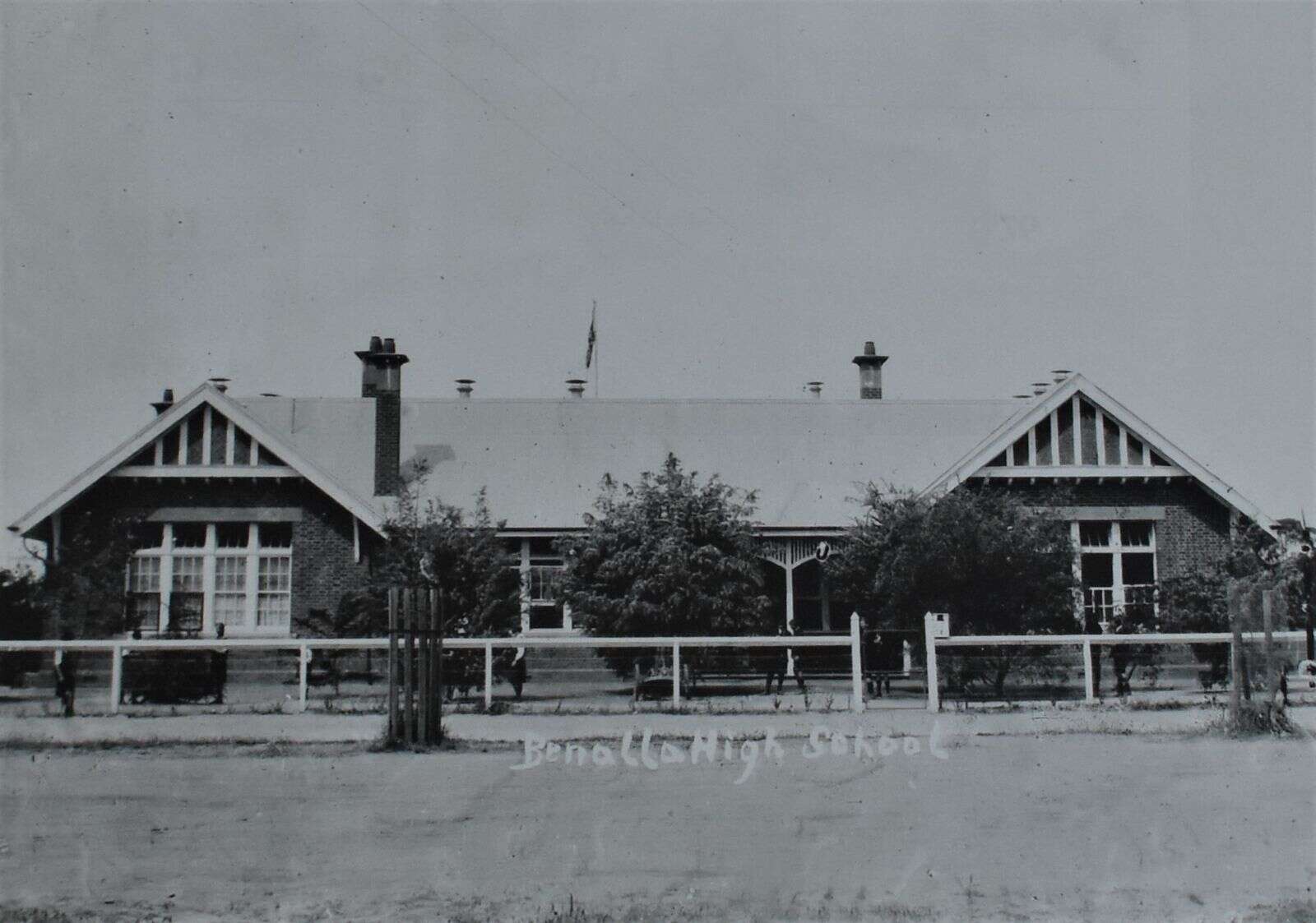 What should a town do with an iconic building? | Shepparton News