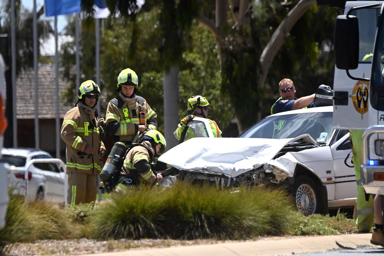 Two men hospitalised after crash in Kialla | Benalla Ensign