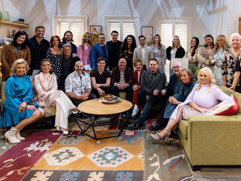 Neighbours cast return to Ramsay St next month | Country News