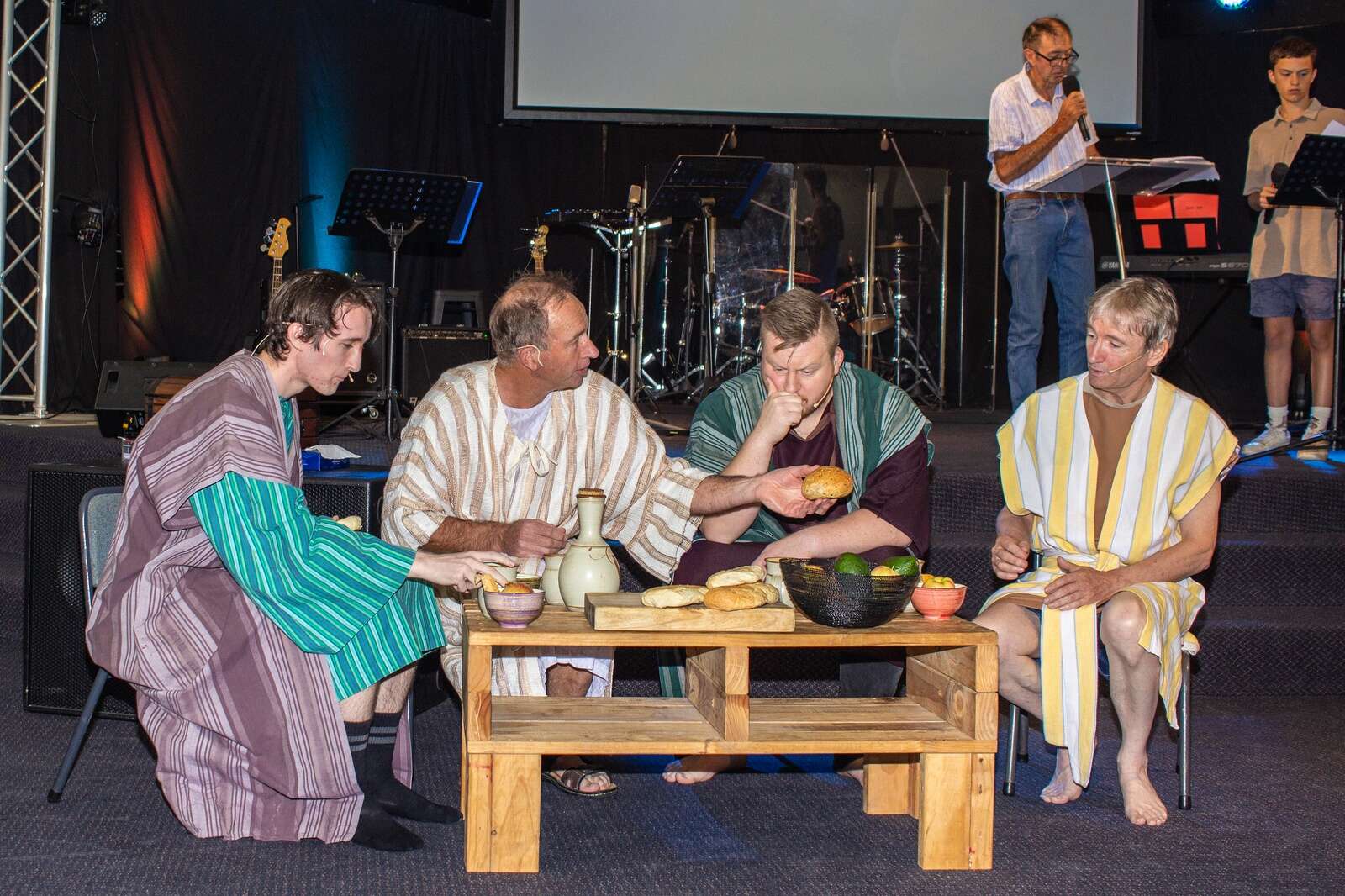 Combined churches service attracts 300 | Country News