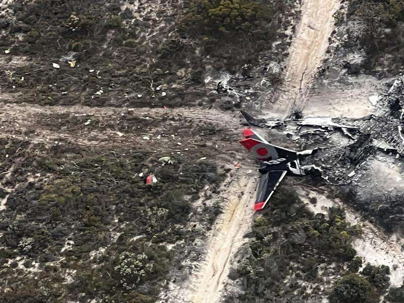 Pilots escape burning firebomber through cockpit window | Kyabram Free ...