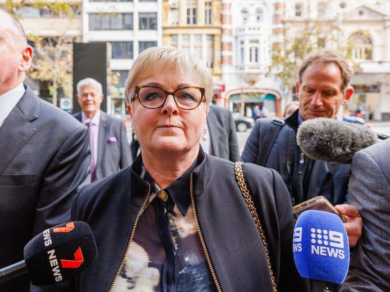 'Bully her to death', guilt-ridden Reynolds breaks down | Country News