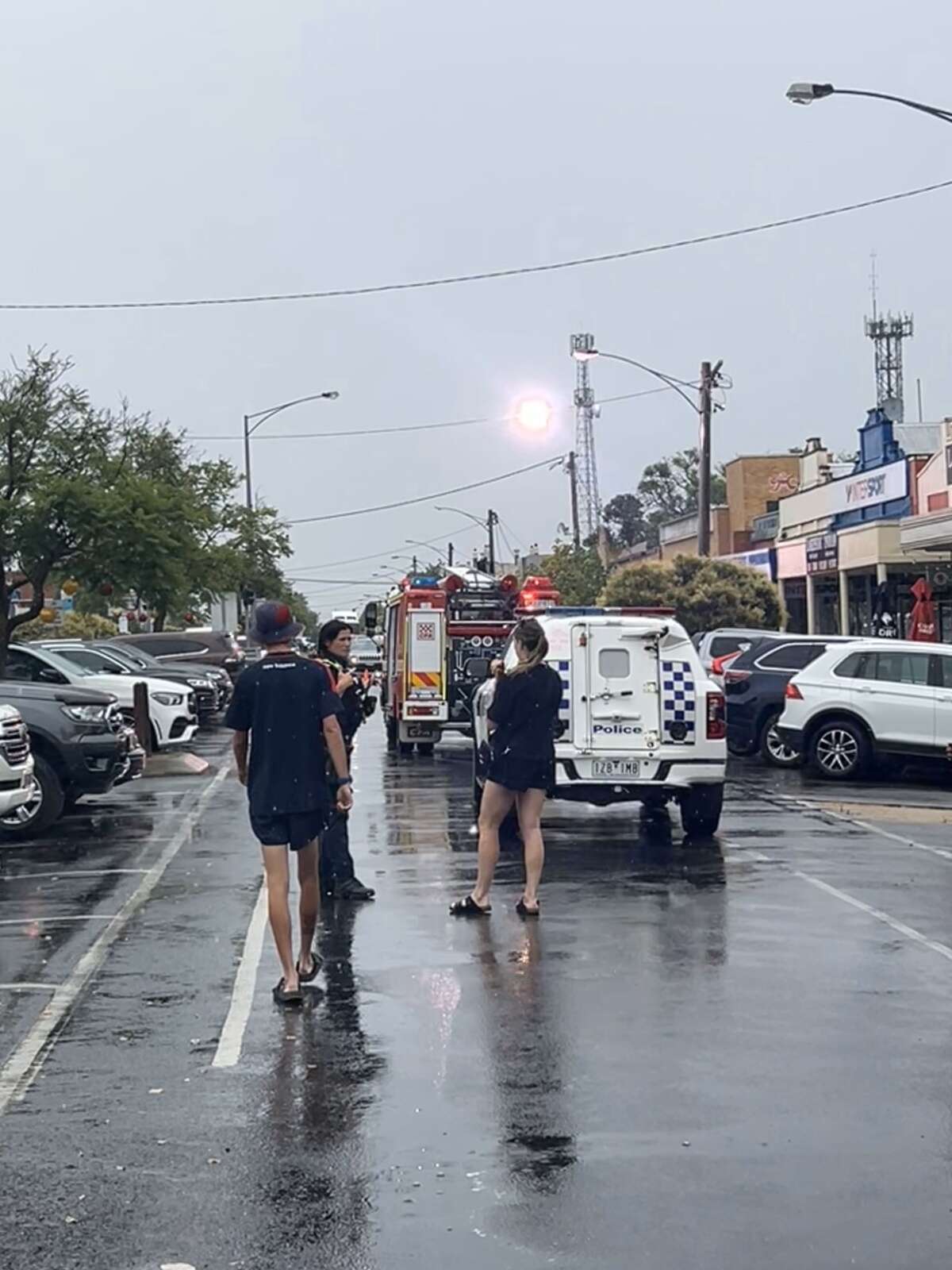 Powerline fault halts traffic | Yarrawonga Chronicle