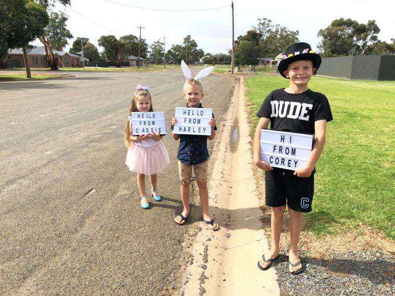 Teachers drive by students | Southern Riverina News