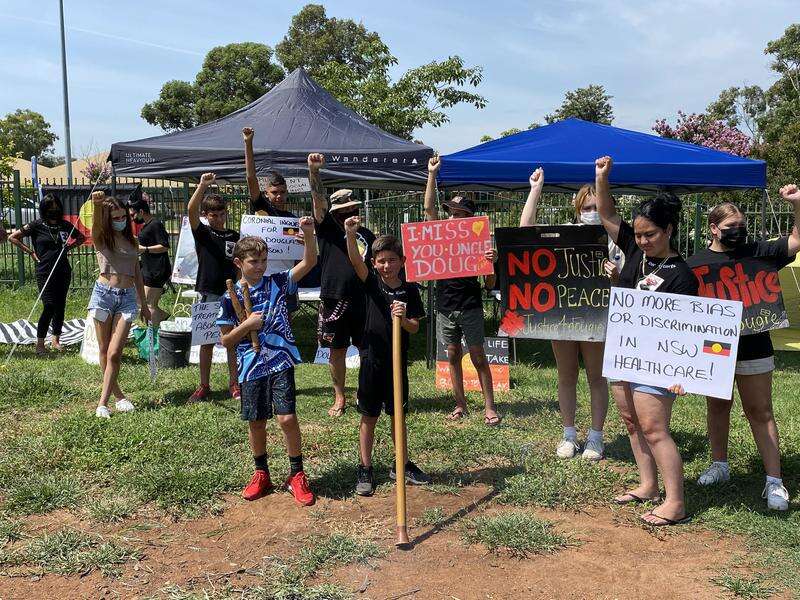 'They failed him': family protest in Dubbo | Country News