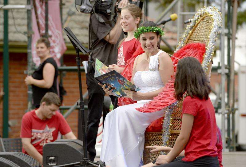 Nicky returns to the stage for milestone Carols event | Seymour Telegraph