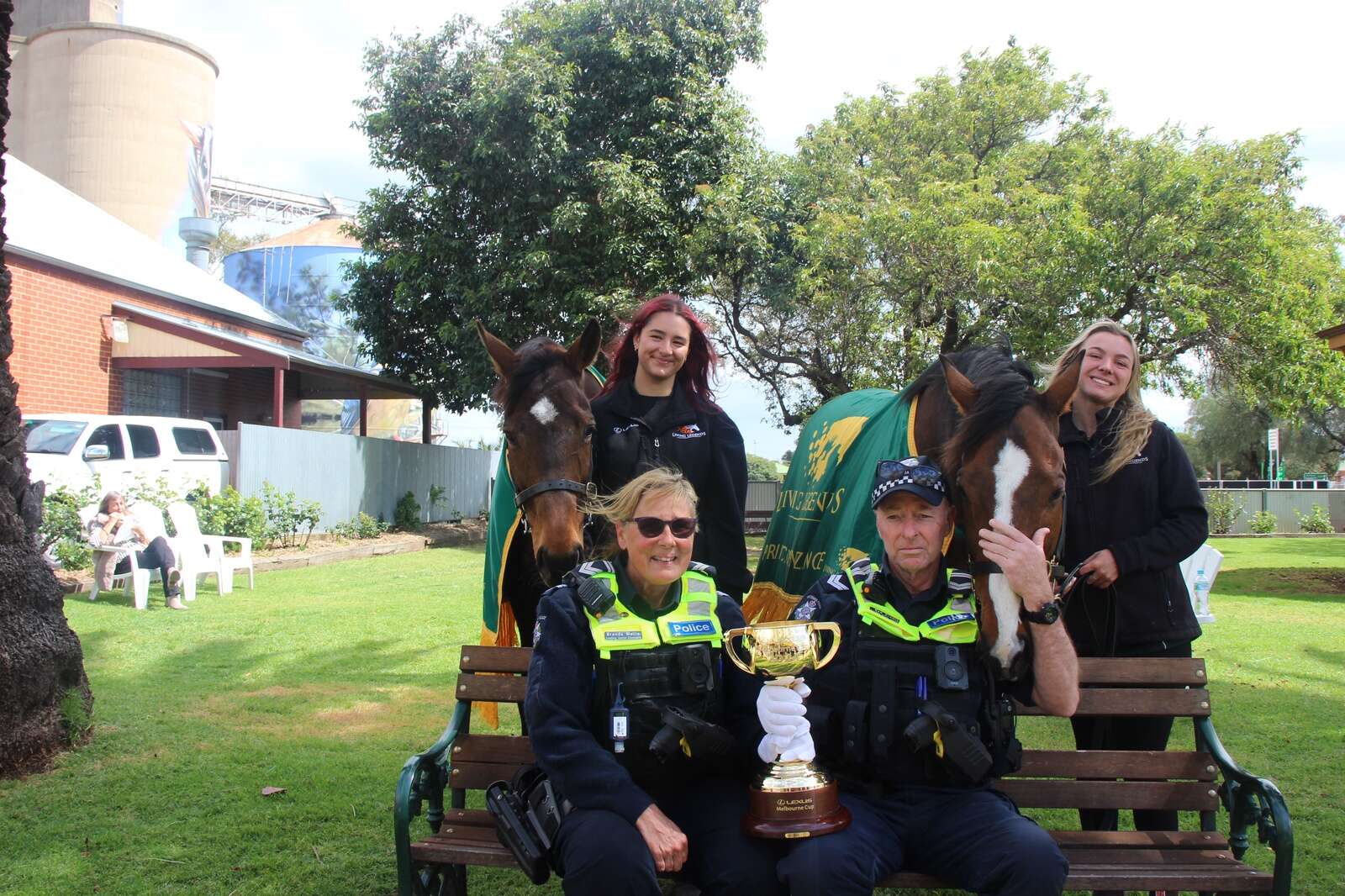GALLERY | Community meets cup | Dairy News Australia