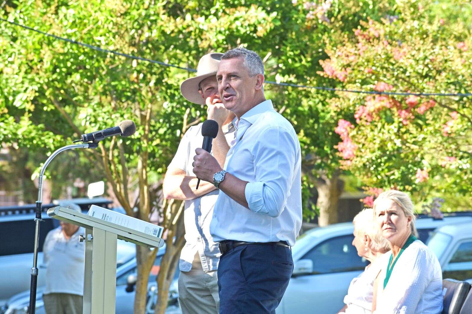 Leo Barry returns to talk about an inspiring career | Country News