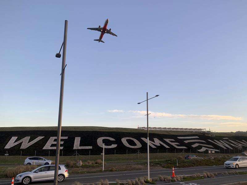 Omicron prompts NZ into border shake-up | Country News