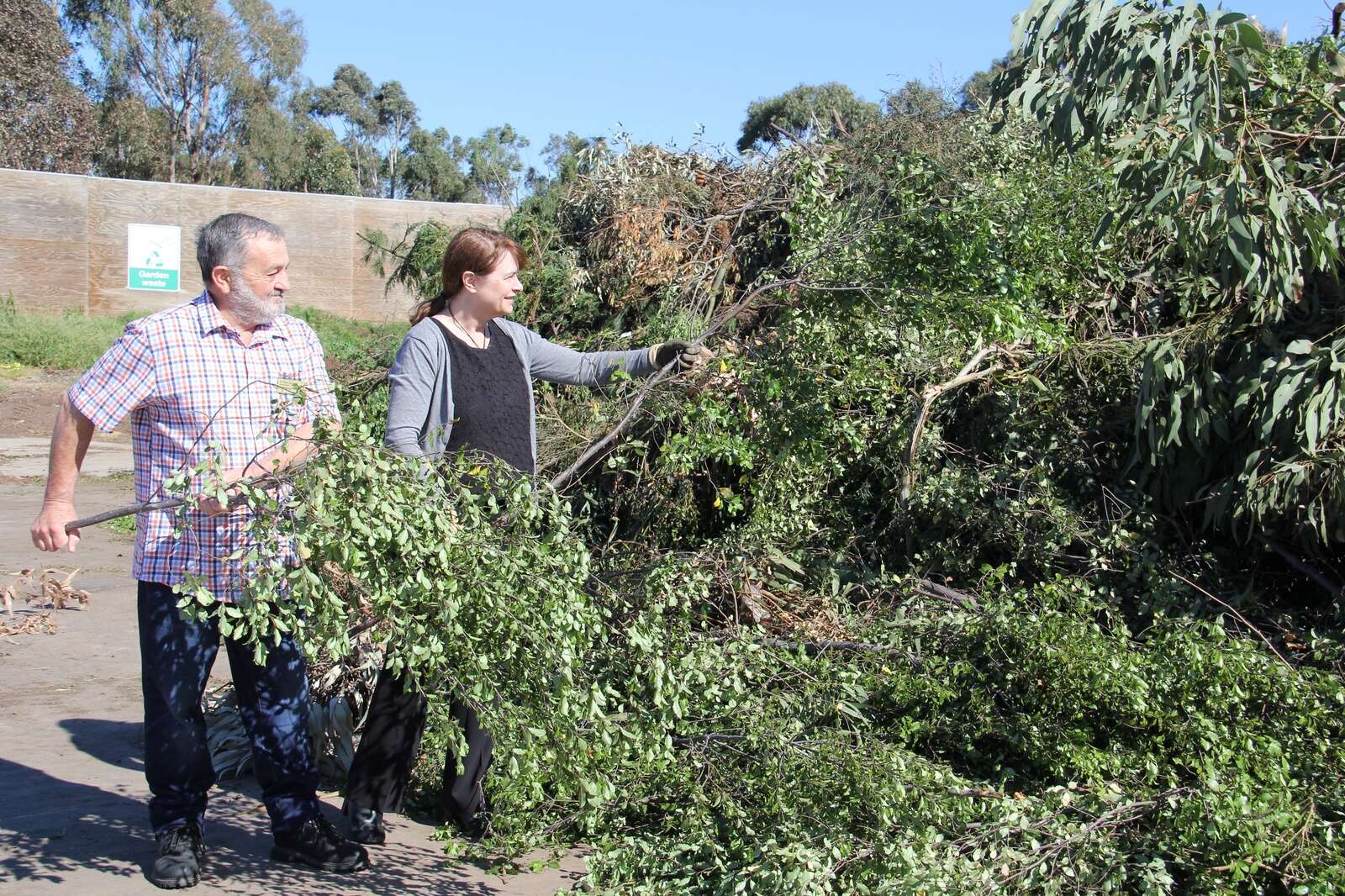 Community embraces free green waste weekend | Shepparton News