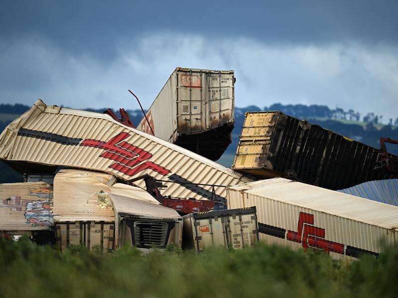 Freight train derails in regional Victoria | Country News