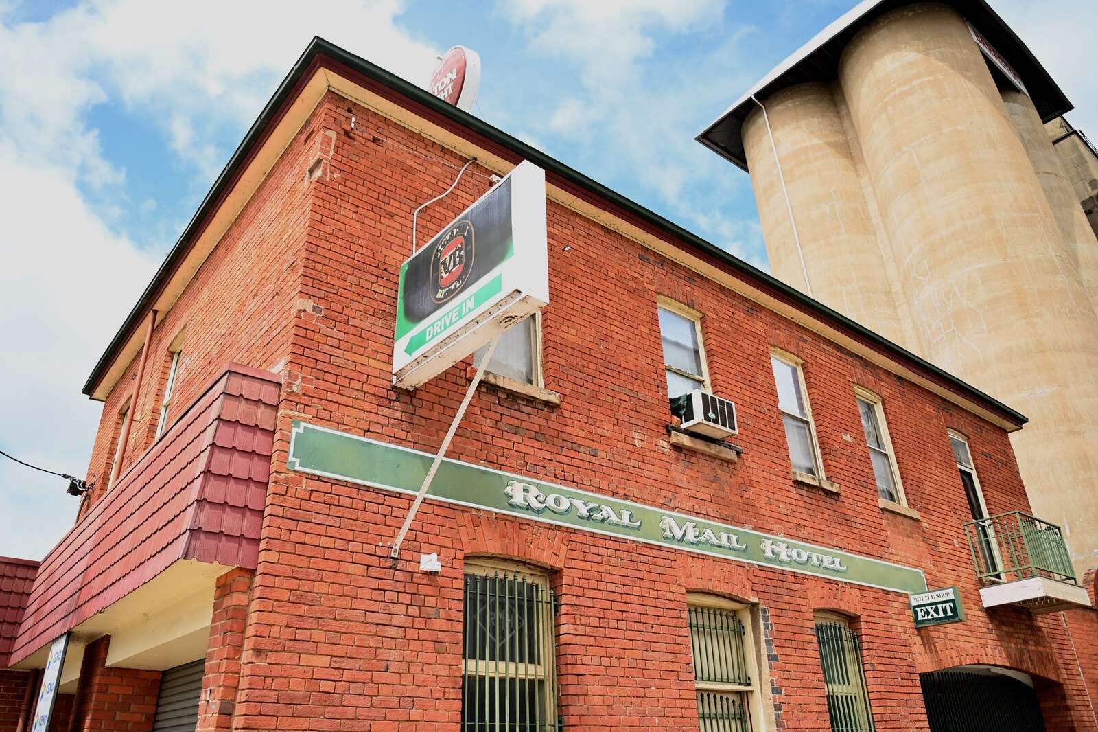 Mooroopna pub break-in | Shepparton News