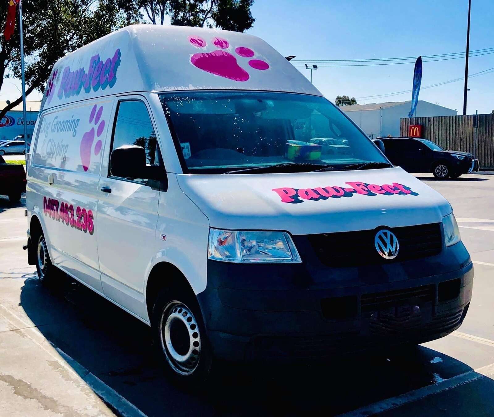 A plus mobile pet grooming store