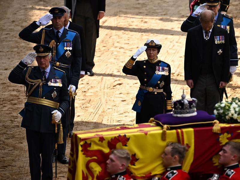 King and siblings to hold Queen vigil | Country News