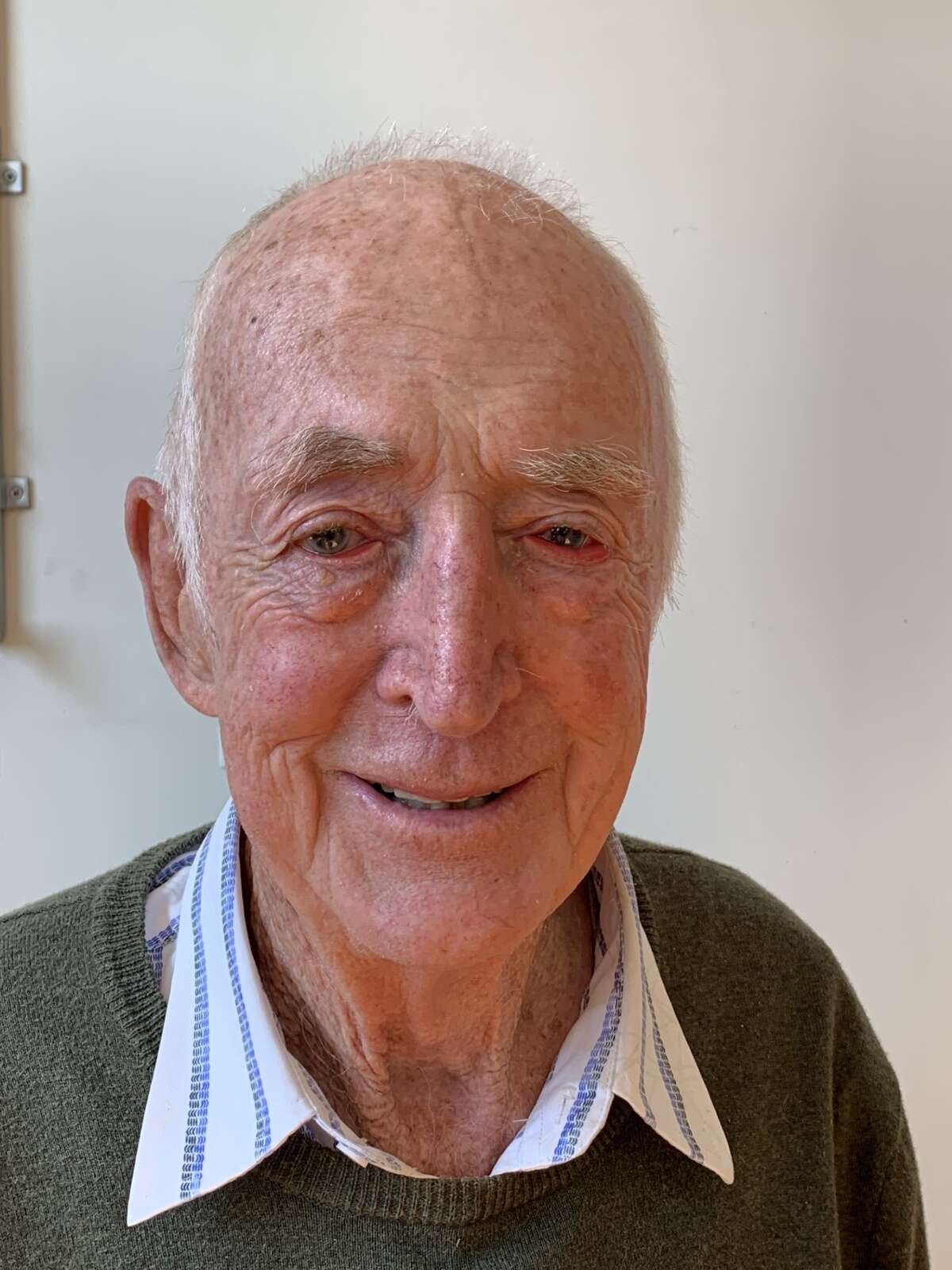 Snapshot Roger Hall | Country News