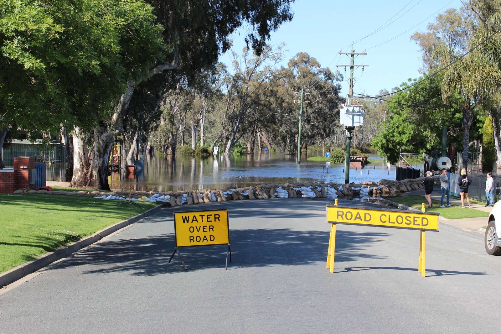 Moama mobilises as flood peak looms | Riverine Herald
