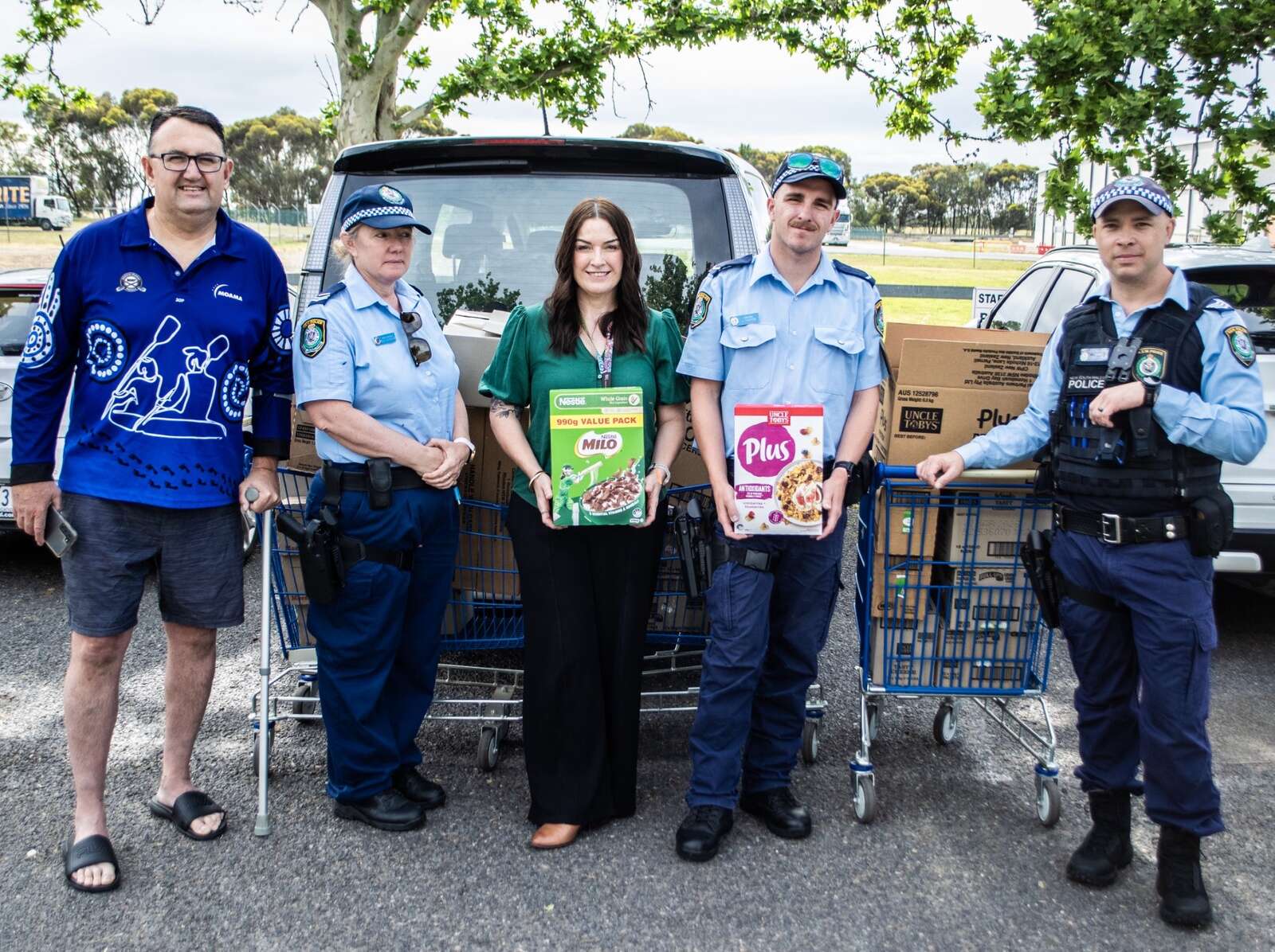 Epic paddle unites police and Aboriginal kids | Corowa Free Press