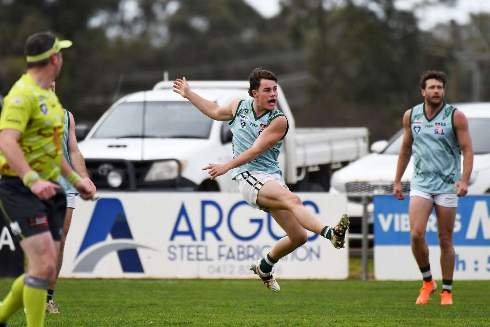 Gallery: Echuca fends off spirited Bulldogs in milestone man’s 50th ...