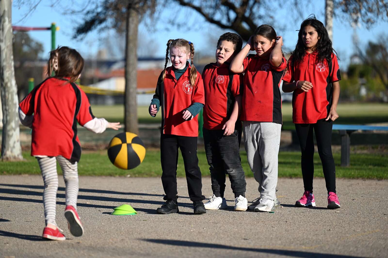 Students learn basketball at Gowrie St Primary School | Riverine Herald