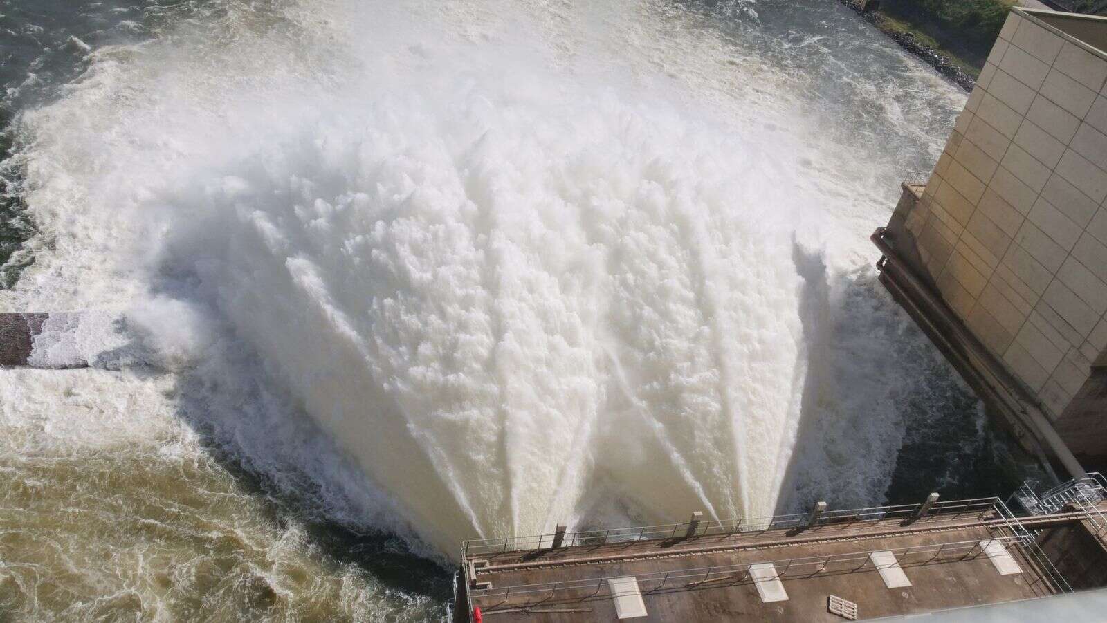 Making ‘airspace’ in the Hume Dam | Dairy News Australia