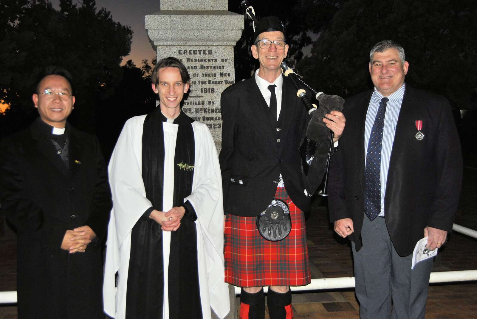 Finley pauses for Anzac Day | Southern Riverina News