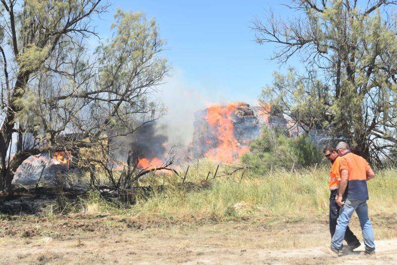 Hay bales burning in Tongala | Country News