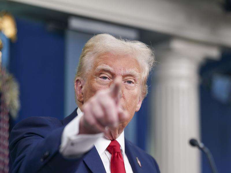 Trump points finger at pilot, controller over DC crash | Cobram Courier