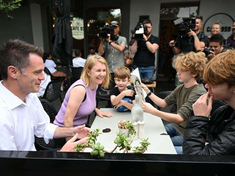 Minns brunches with family as NSW Liberals soul search | Shepparton News