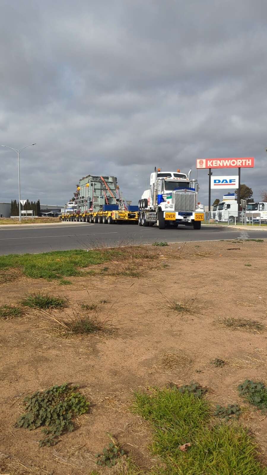 Superload spectacle: Big rig rolls through Shepparton | Seymour Telegraph