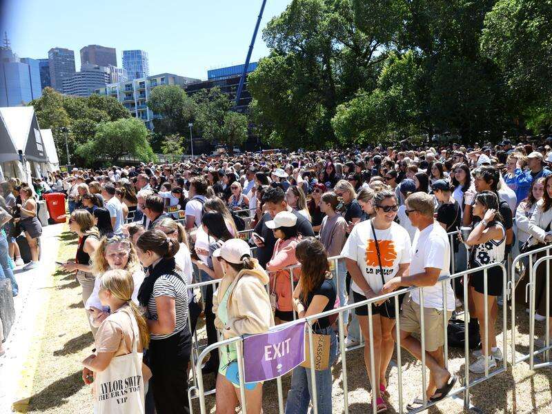 Taylor Swift fans flock to MCG for first Eras concert | Country News