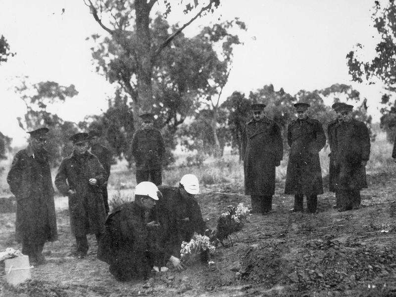 Friendship as former foes honour Cowra Breakout fallen | Country News