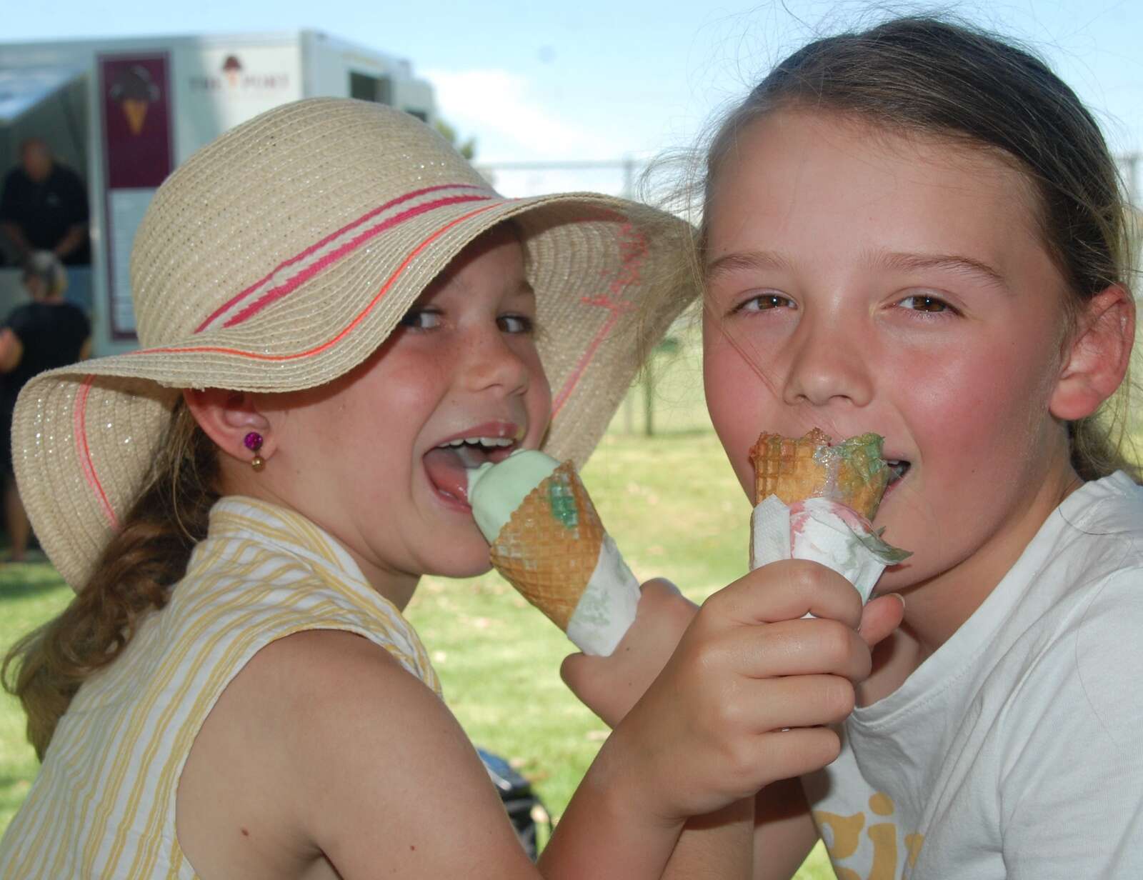 Free ice-cream for community house kids | Southern Riverina News