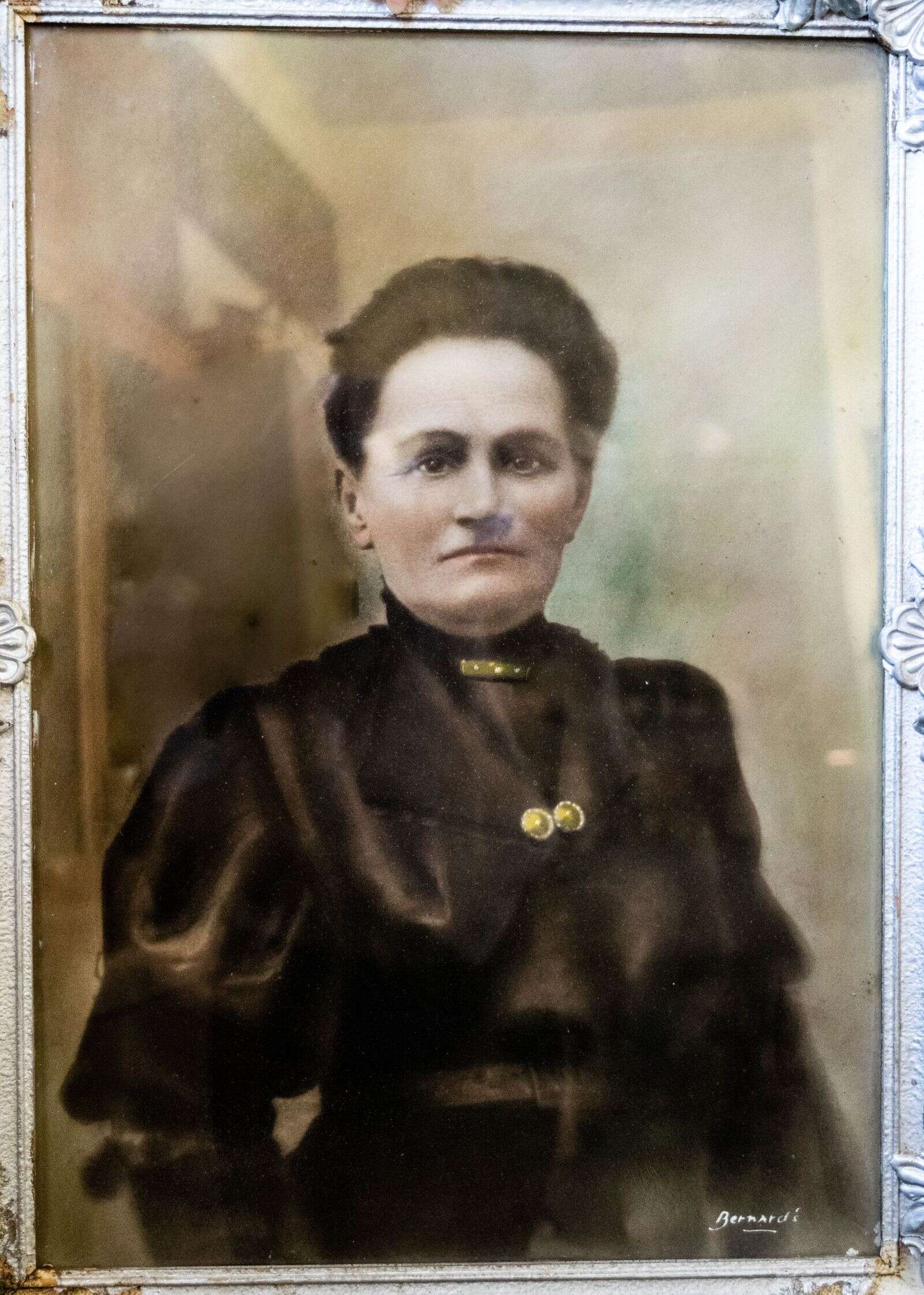 Who is she?: the mystery portrait at RHPS | Campaspe News