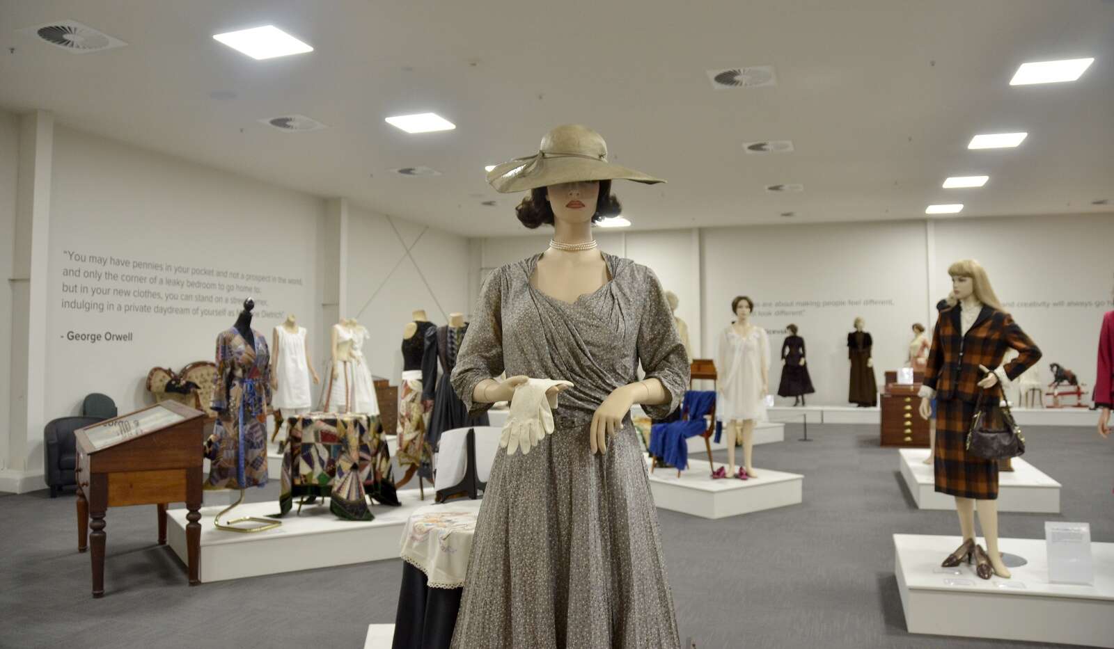 Dressed to impress: The fashion at the Queen’s 1954 Shepparton visit ...
