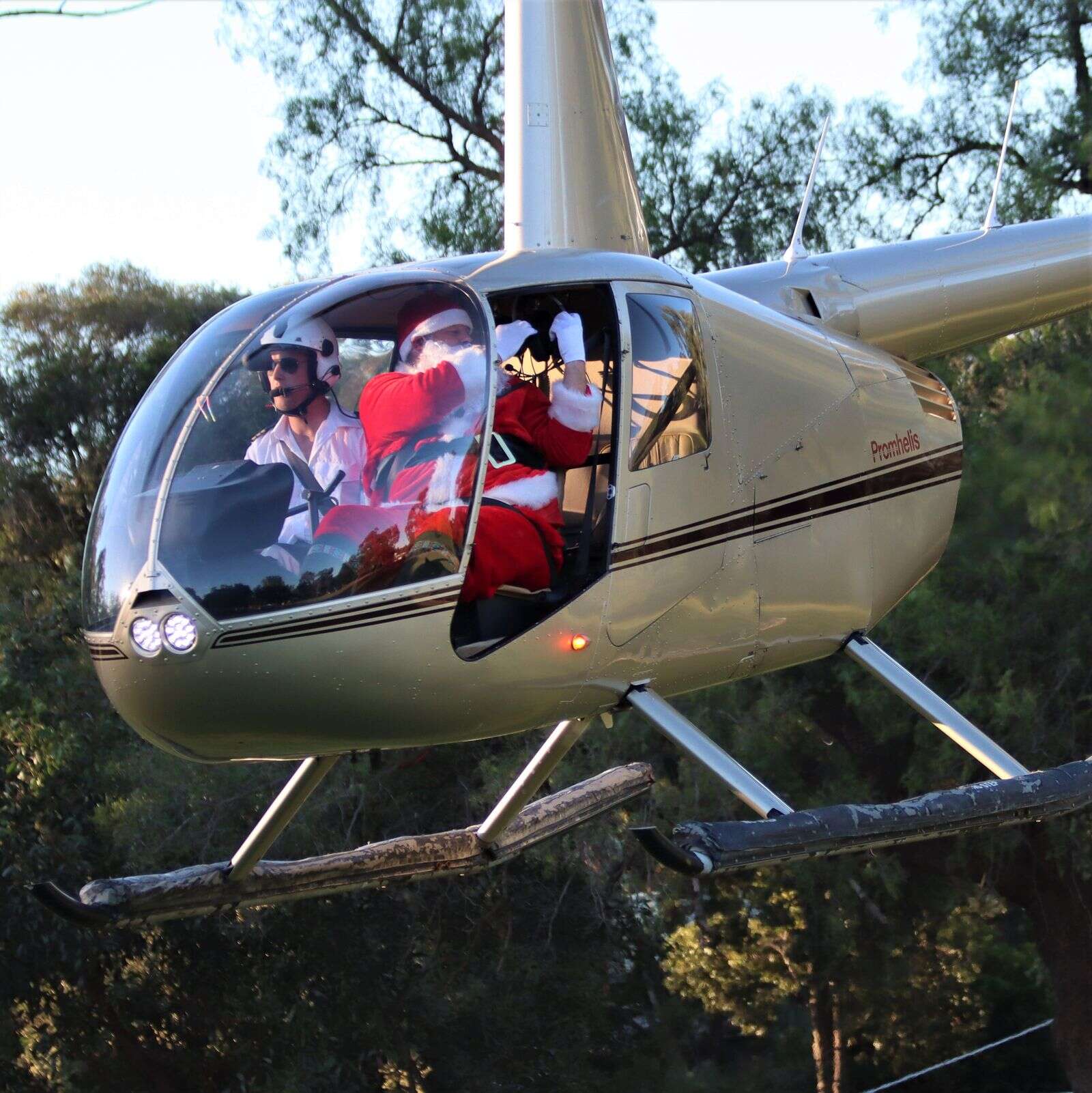 Rudolph the red-nosed chopper lifts Santa into Avenel | Seymour Telegraph