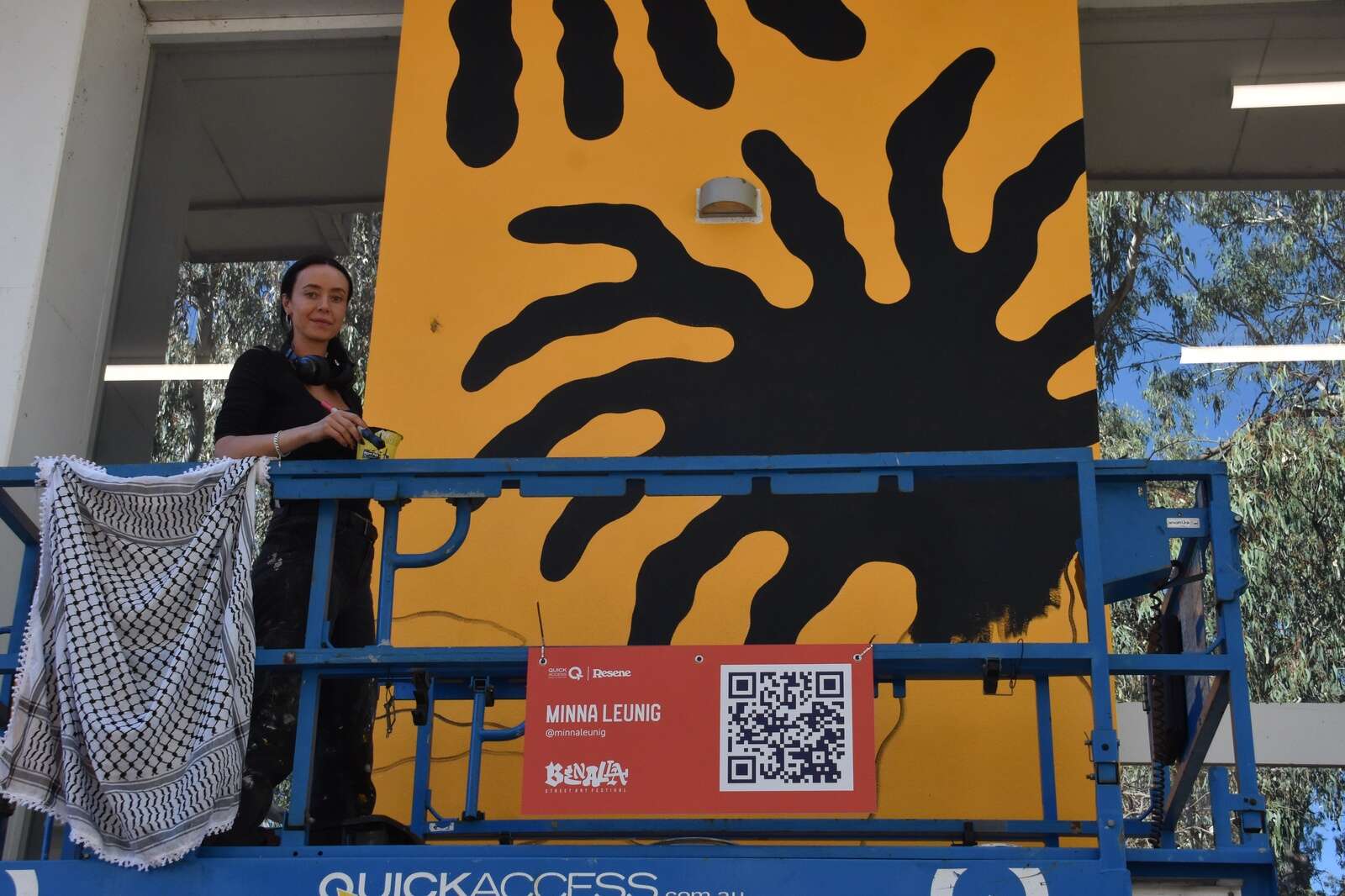 Leunig enjoys homecoming with big bright library mural | Riverine Herald