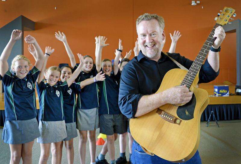 Andrew Chinn performs at St Mary's Primary School | Riverine Herald